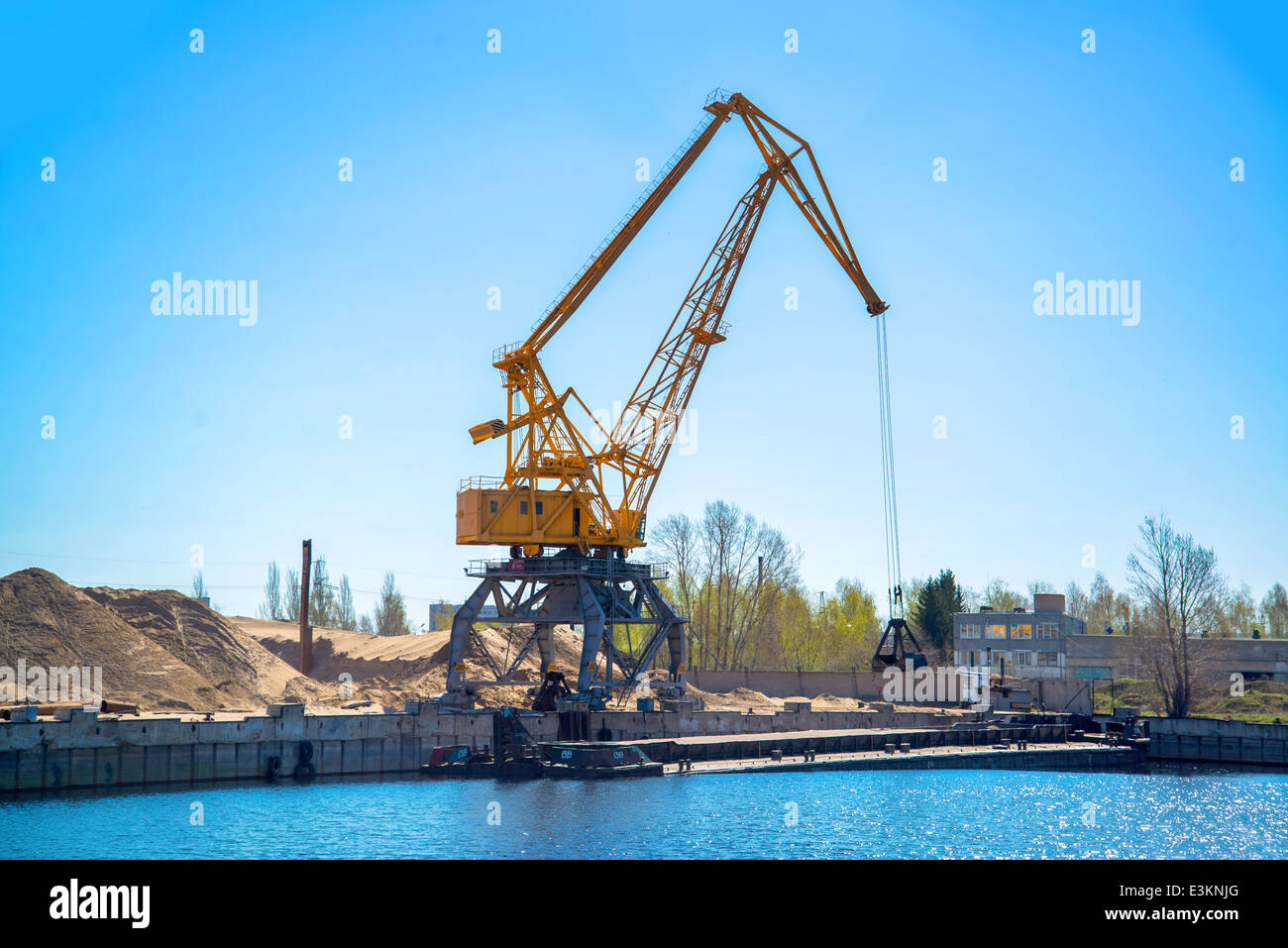 Portal crane hi-res stock photography and images - Alamy