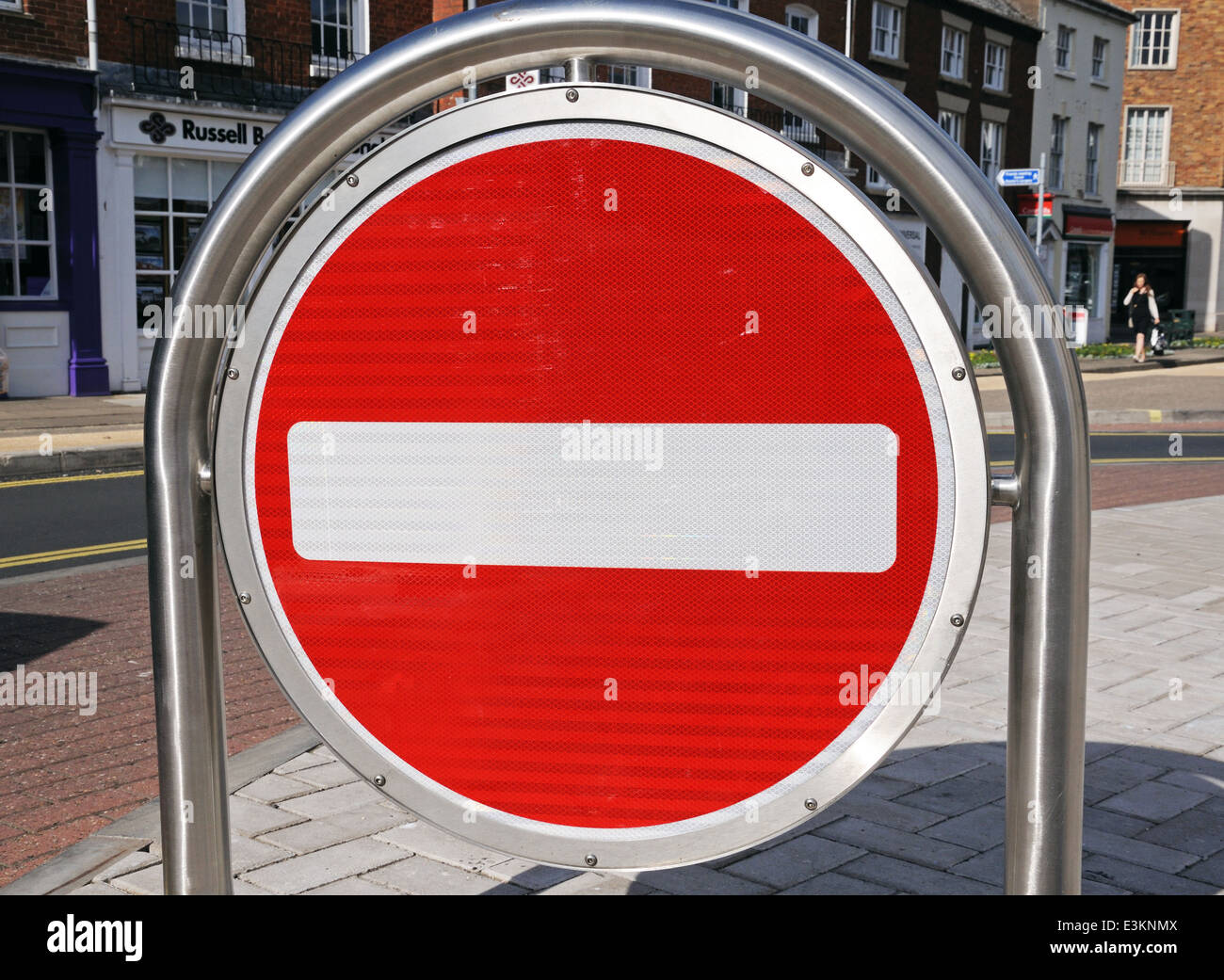 Round no entry sign hi-res stock photography and images - Alamy