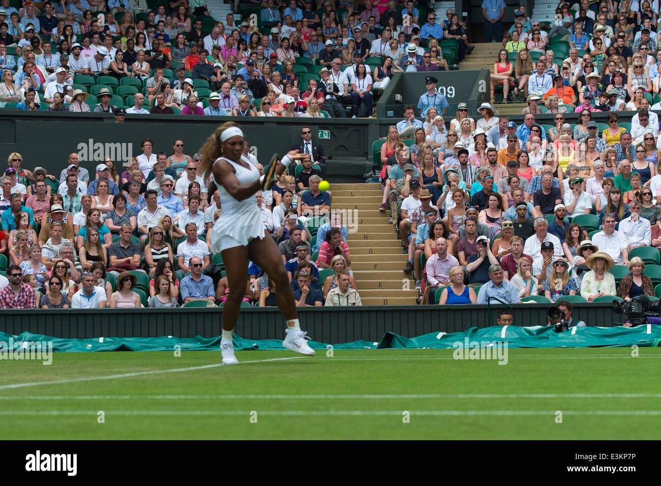 Serena williams first match hi-res stock photography and images - Alamy