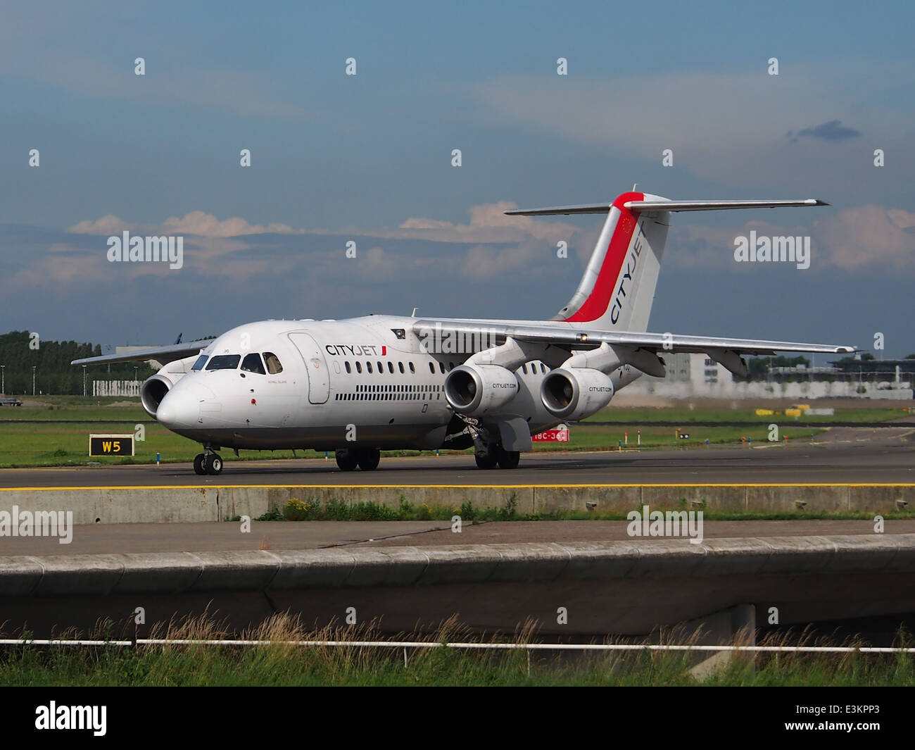 Avro regional jet rj85 hi-res stock photography and images - Alamy