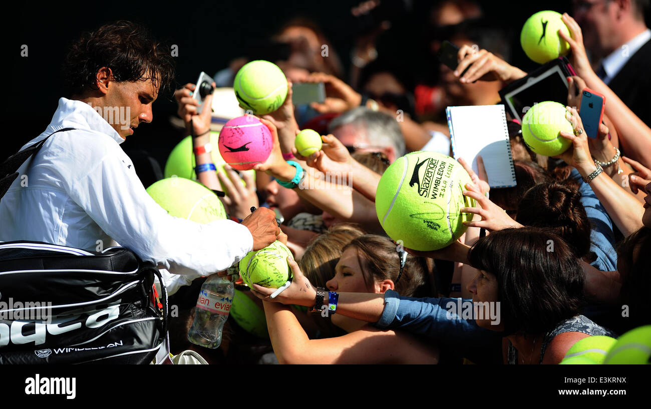 RAFAEL NADAL SIGNING AUTOGRAPH THE WIMBLEDON CHAMPIONSHIPS 20 THE ALL ...