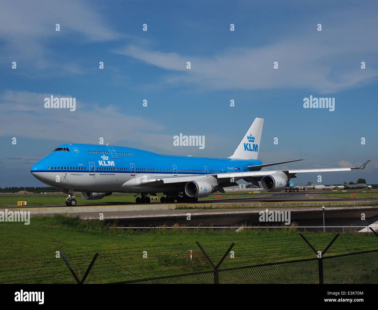 Boeing 747 400m hi-res stock photography and images - Alamy