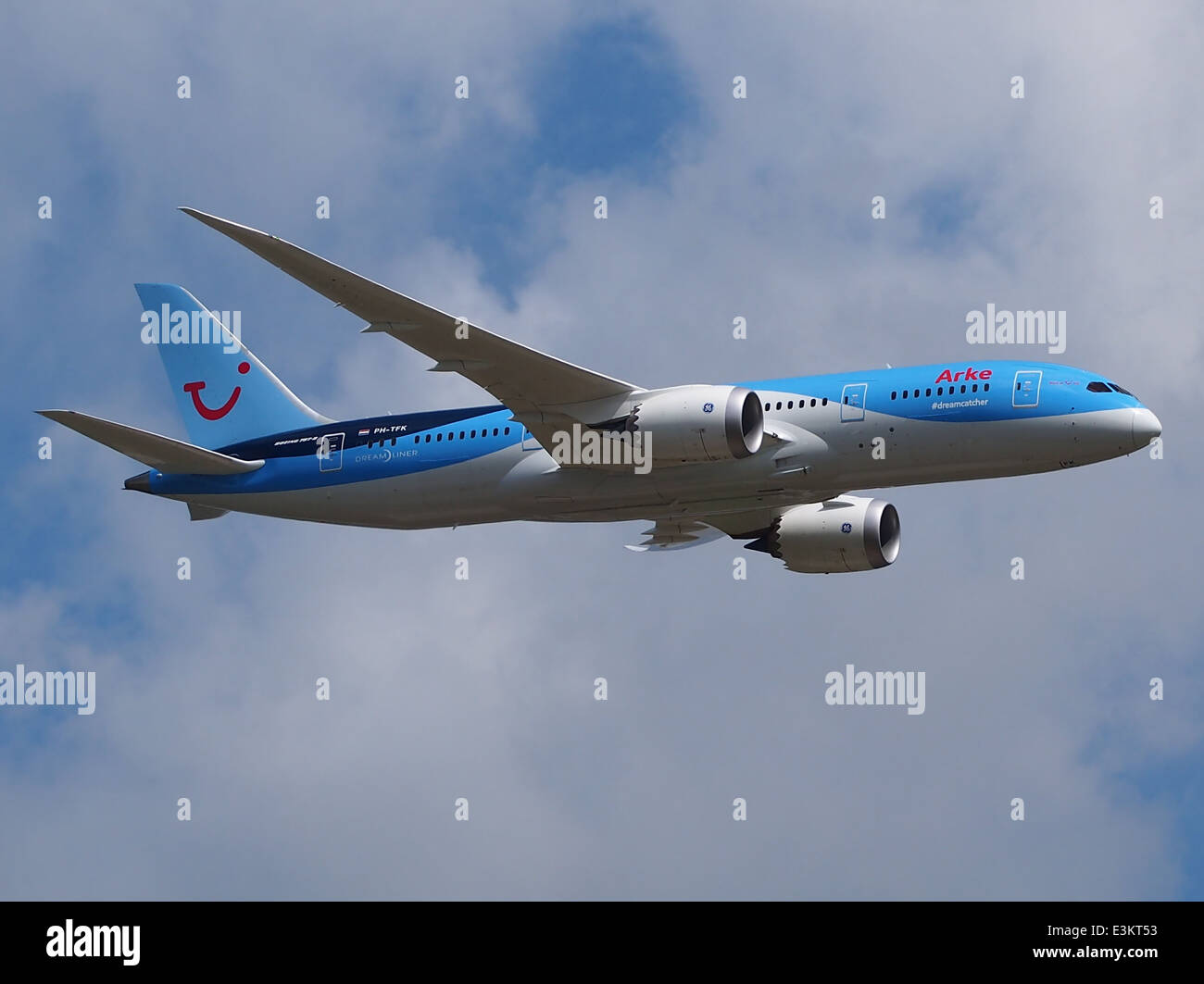 The PH-TFK ArkeFly Boeing 787-8 Dreamliner is a modern, long-haul ...