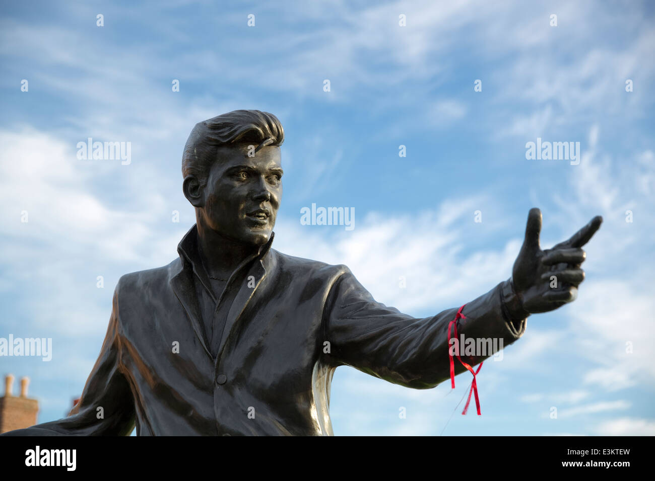 Billy Fury Statue and Memorial, Albert Dock, River Mersey, Liverpool ...