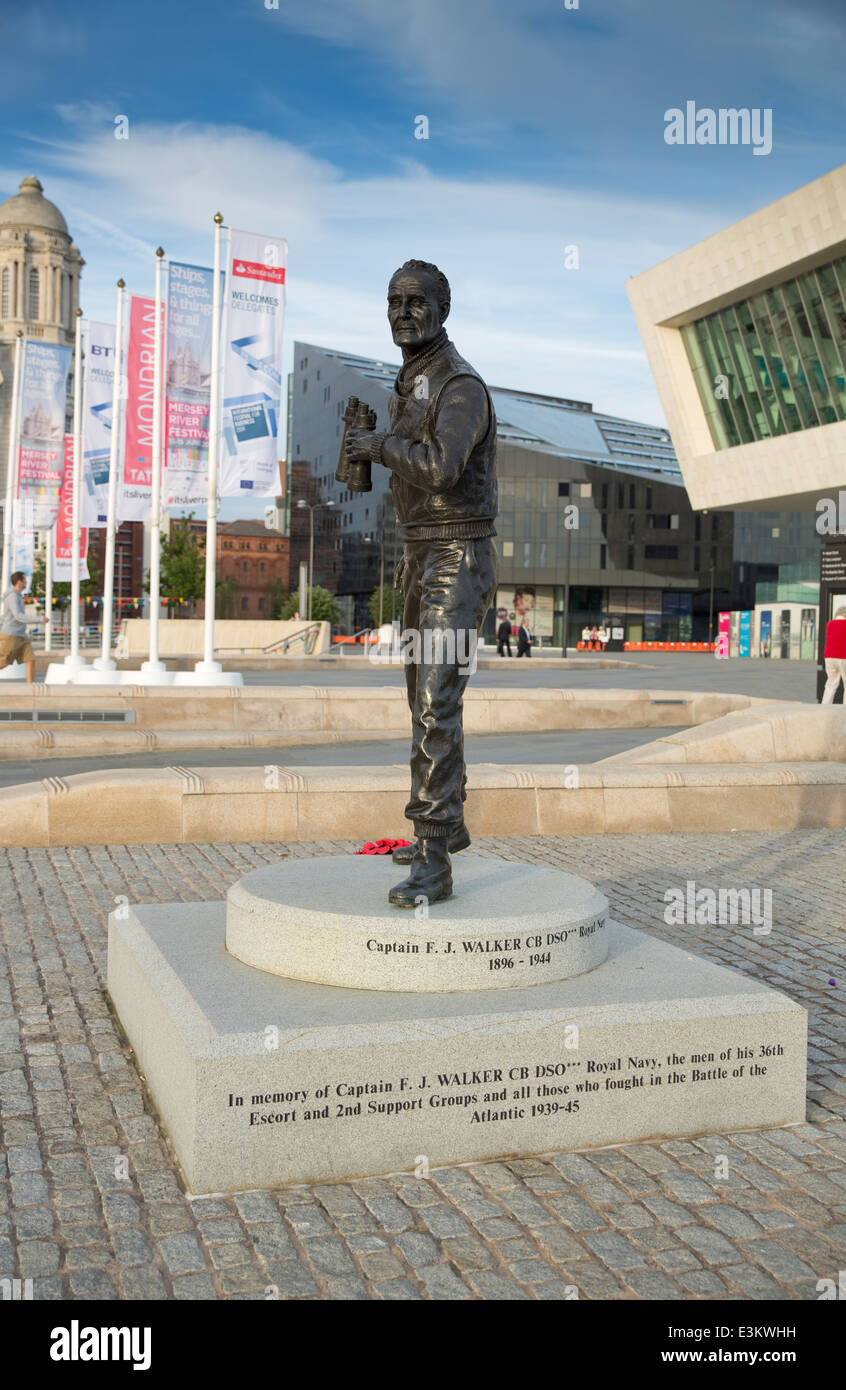 Captain Walker Statue, Liverpool, UK Stock Photo - Alamy