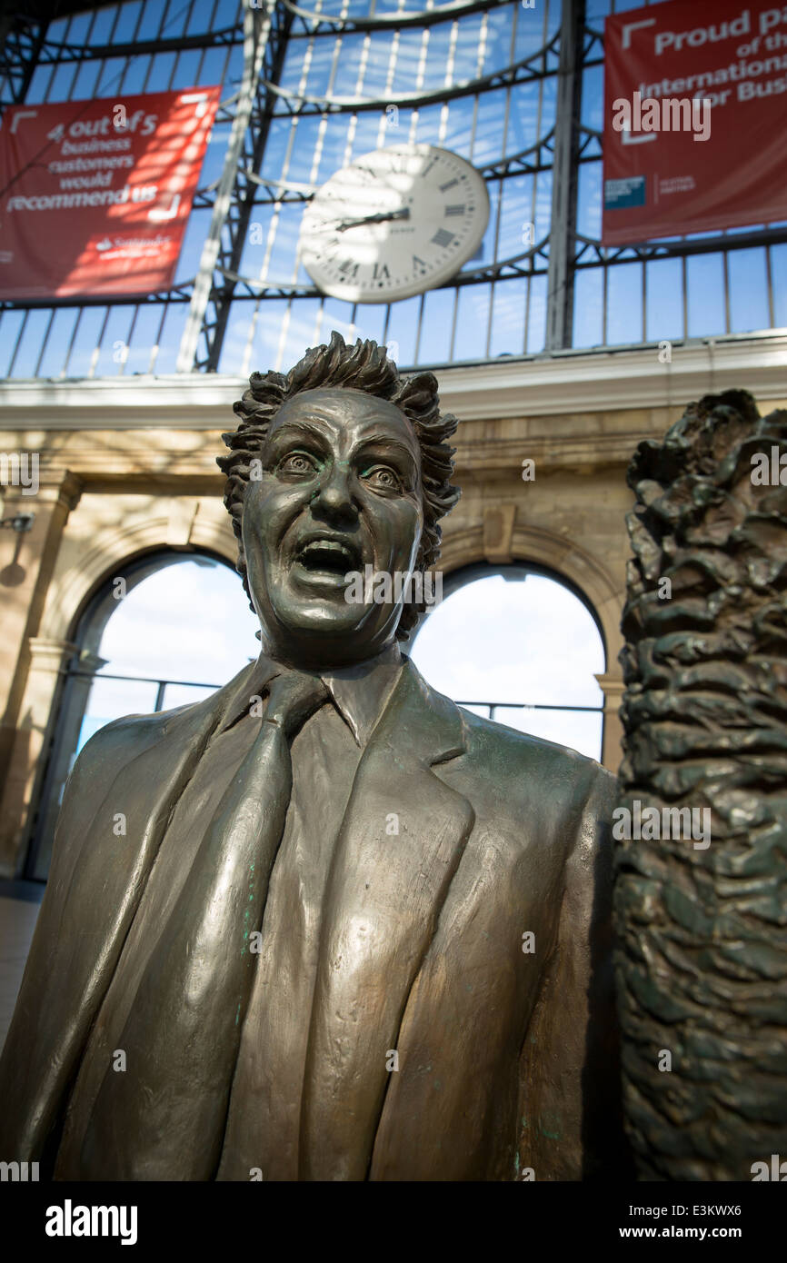Ken Dodd Statue at Liverpool Lime Street Stock Photo - Alamy