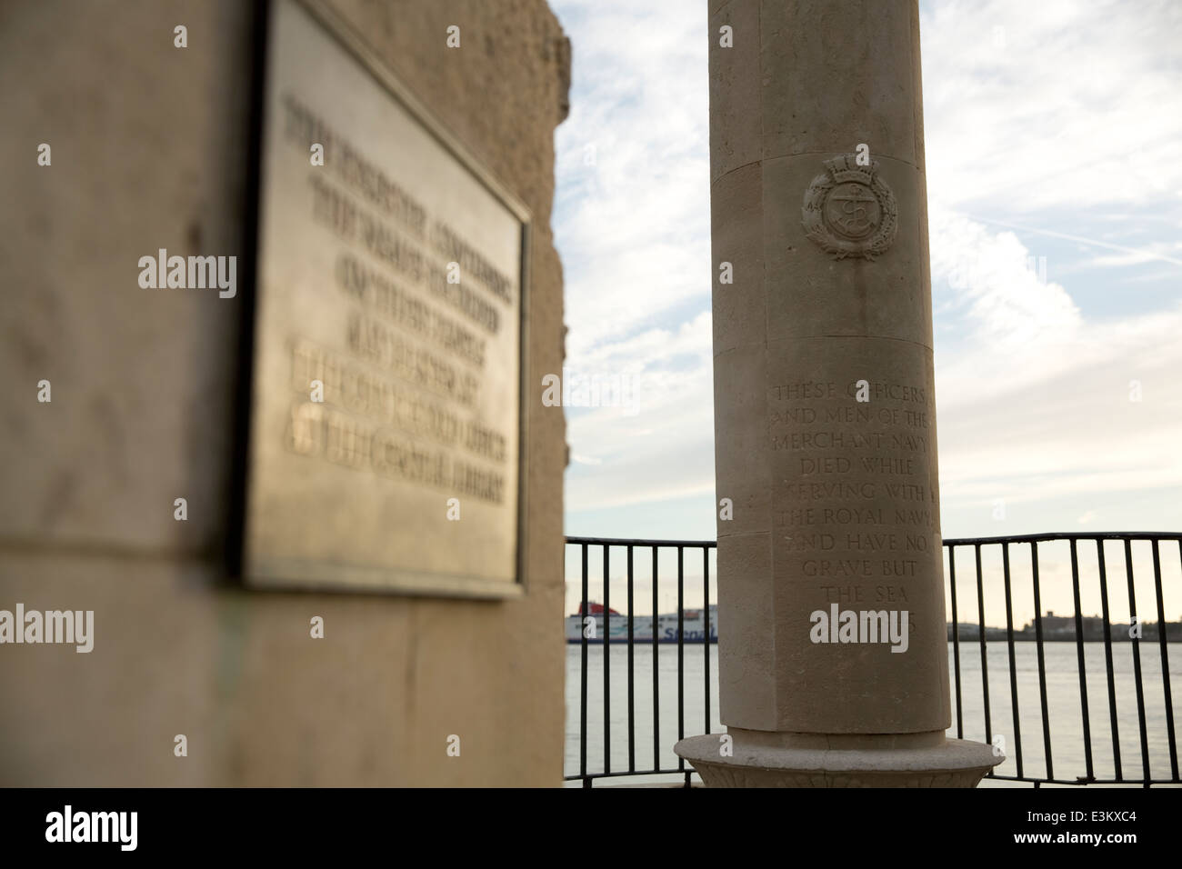 Liverpool naval memorial hi-res stock photography and images - Alamy
