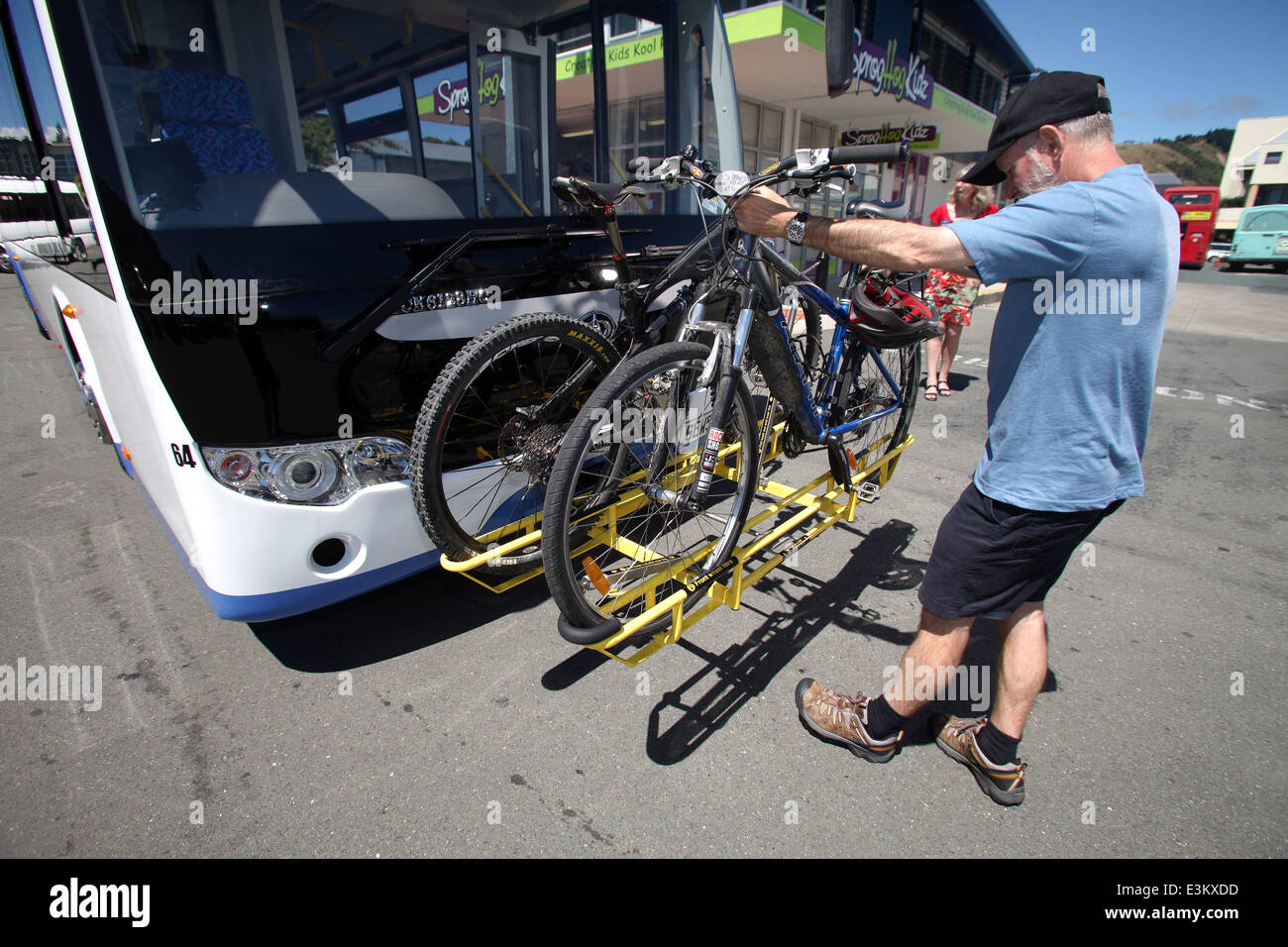 Bike rack on bus hi-res stock photography and images - Alamy