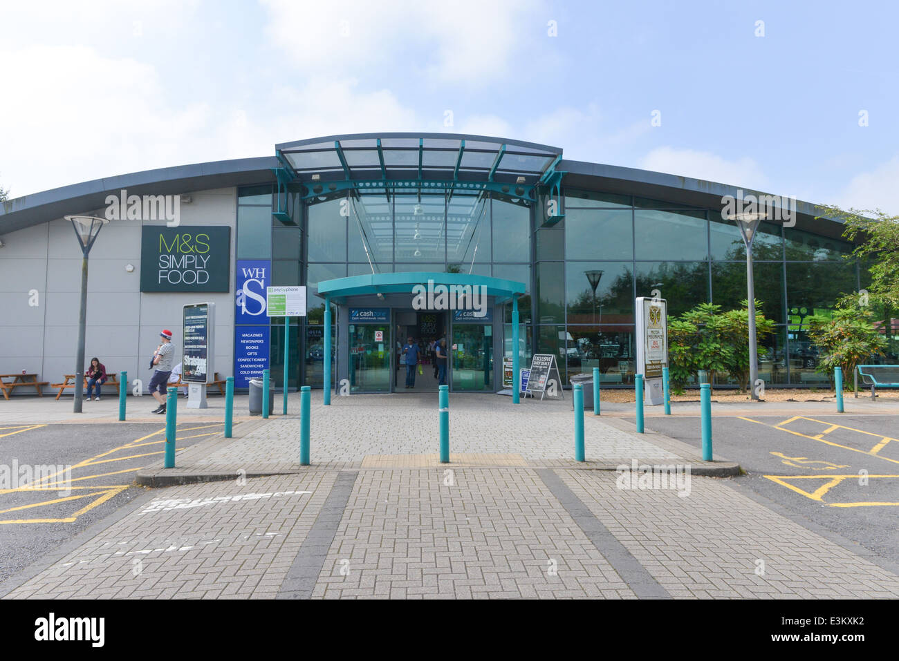Winchester service station M3 motorway between junctions 8 and 9 Stock ...