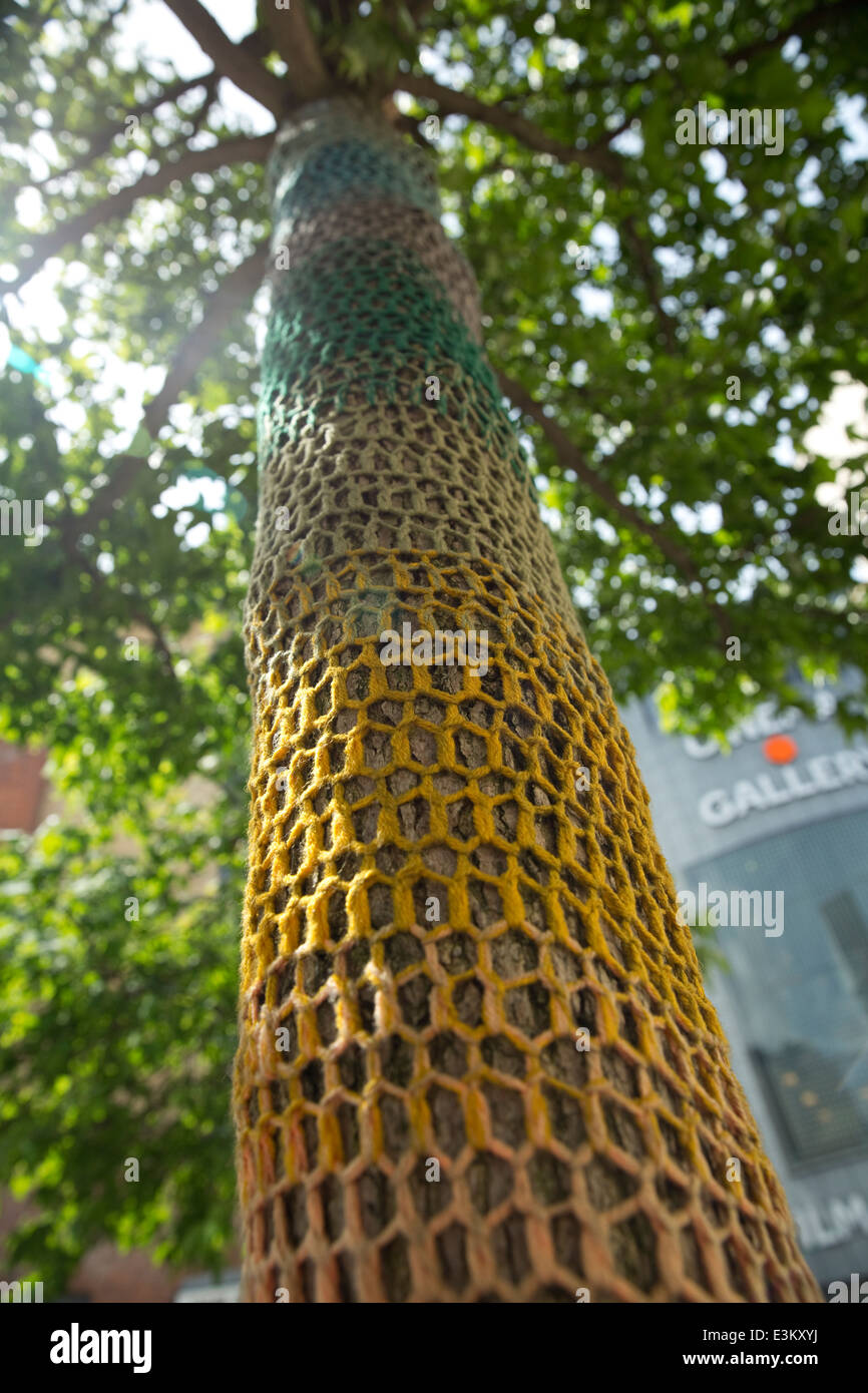 Guerilla crochet hi-res stock photography and images - Alamy