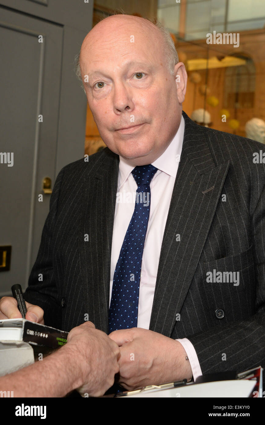 Lord julian fellowes hi-res stock photography and images - Alamy