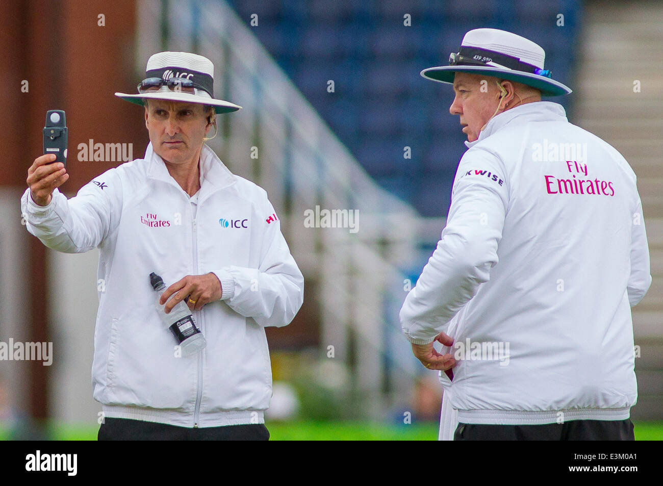 Umpire billy bowden hi-res stock photography and images - Alamy