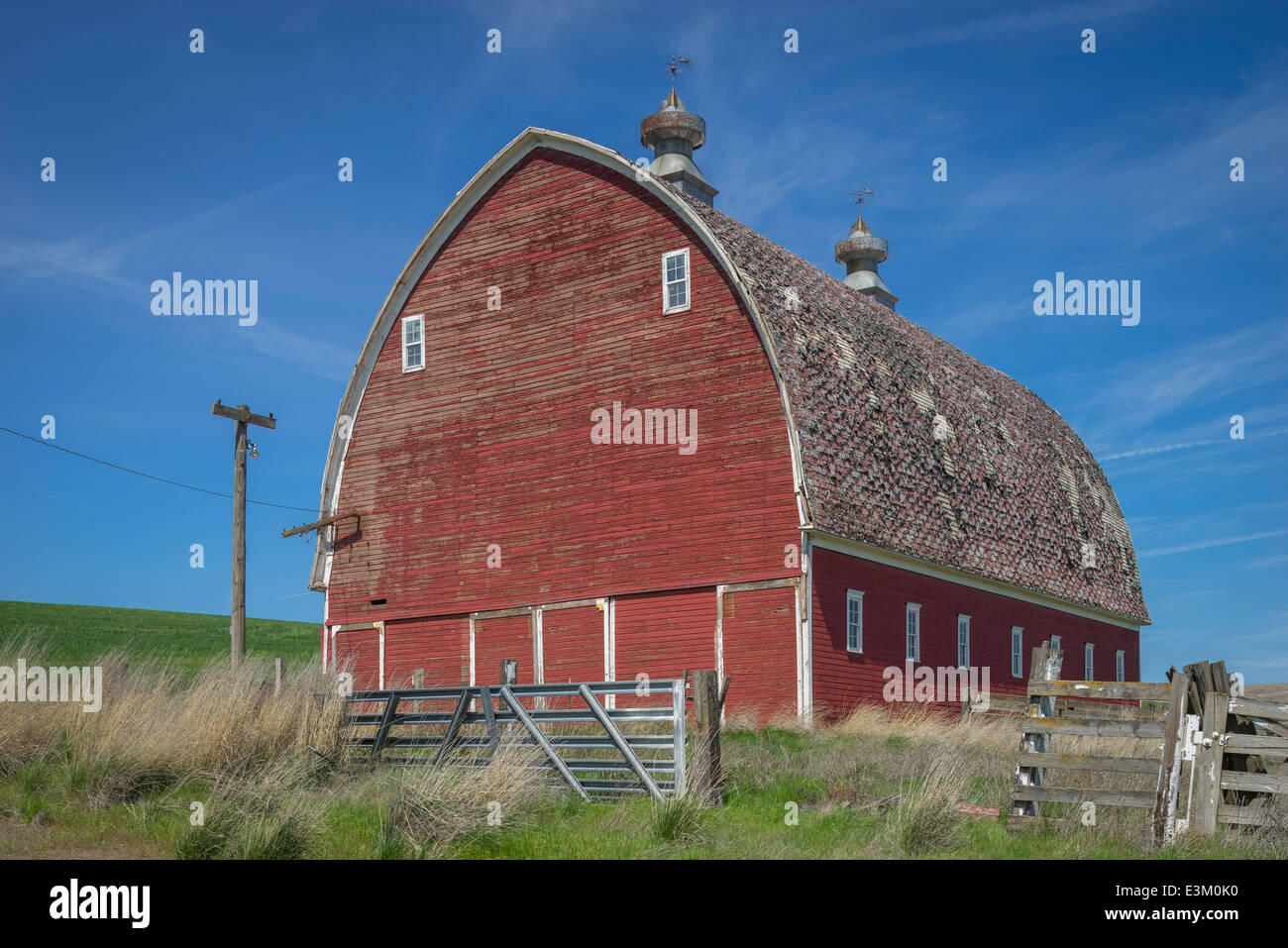 Round roof barn hi-res stock photography and images - Alamy