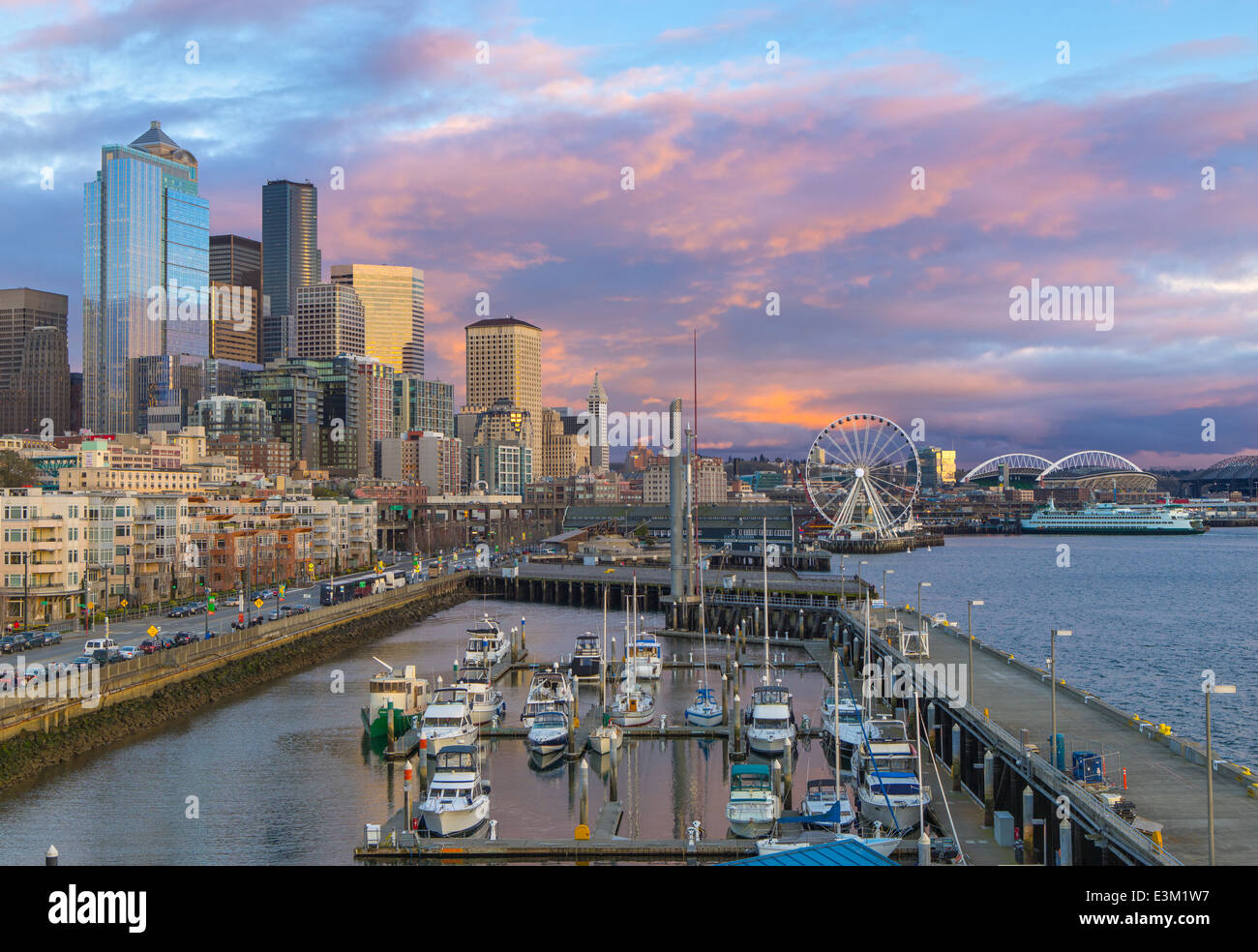 Washington seattle skyline bell street hi-res stock photography and ...