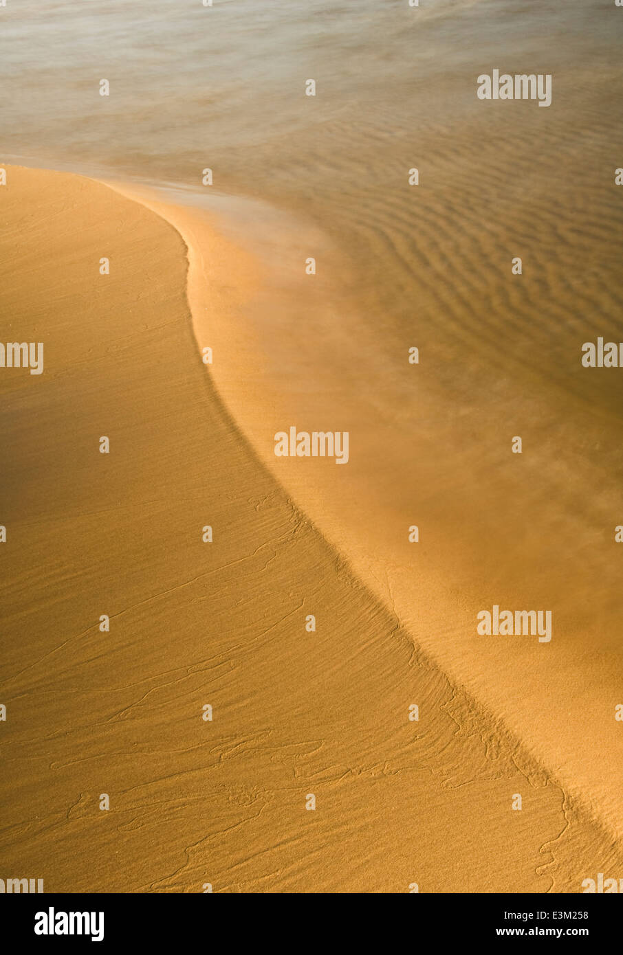 Soothing sand patterns at a beach on Lake Superior Stock Photo - Alamy