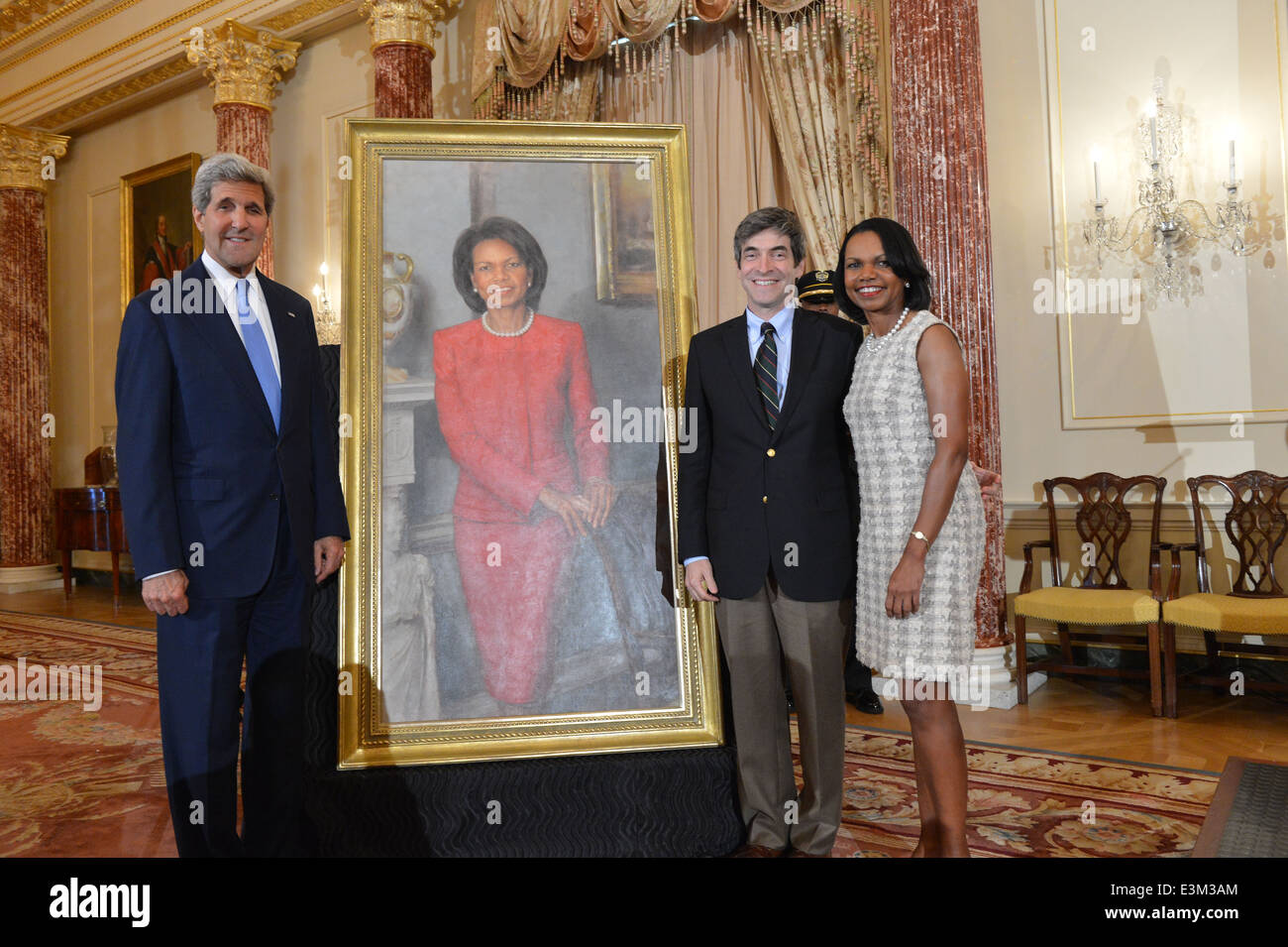 Secretary Kerry and Former Secretary of State Condoleezza Rice Pose for ...