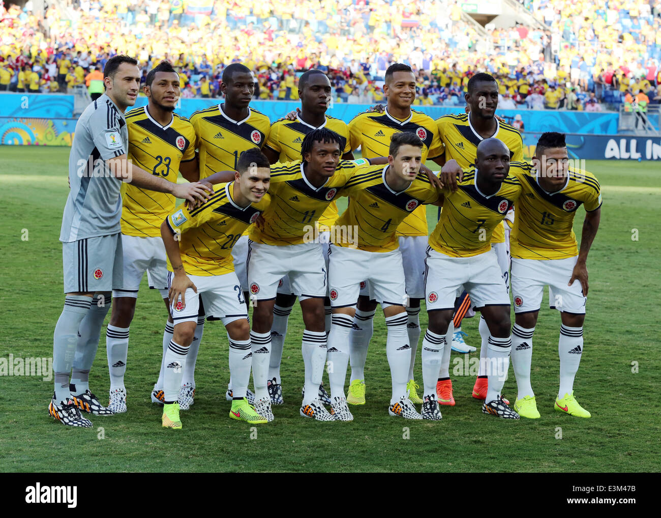 Team group line up hi-res stock photography and images - Alamy