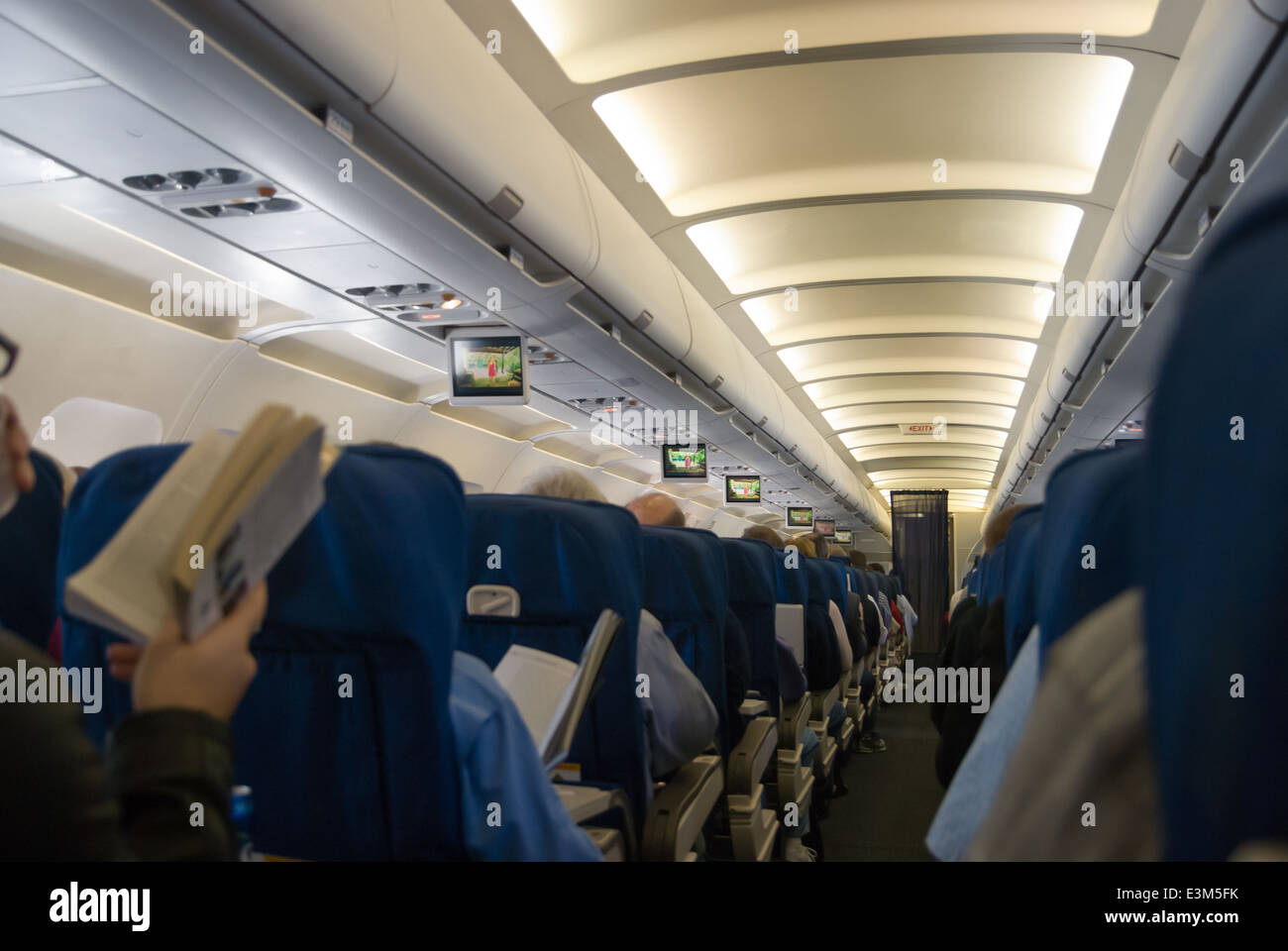 Airplane interior hi-res stock photography and images - Alamy