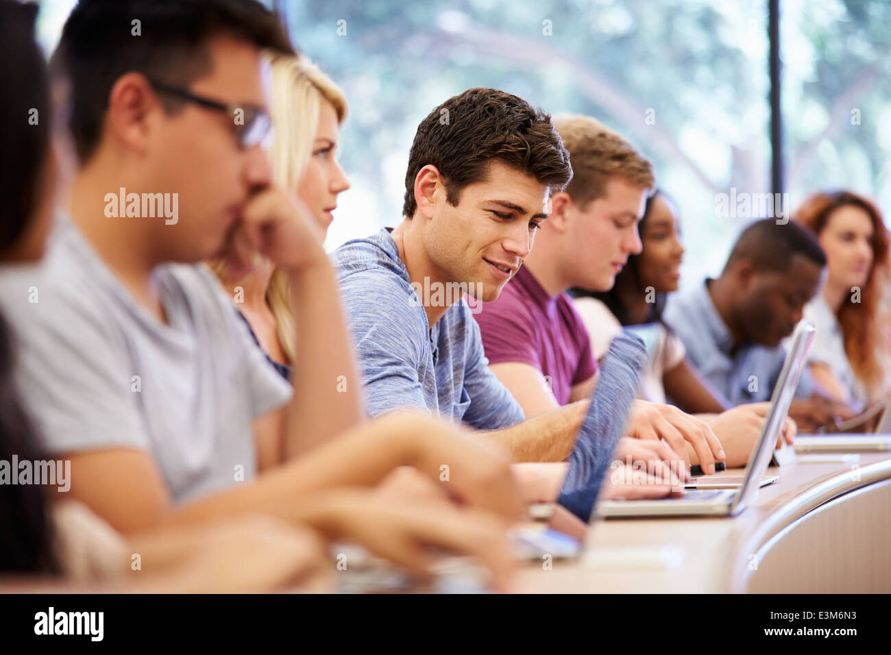 Student students using hi-res stock photography and images - Alamy