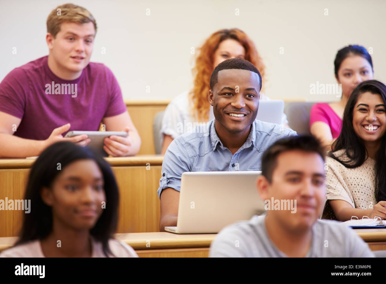 Computer tablets classroom hi-res stock photography and images - Alamy