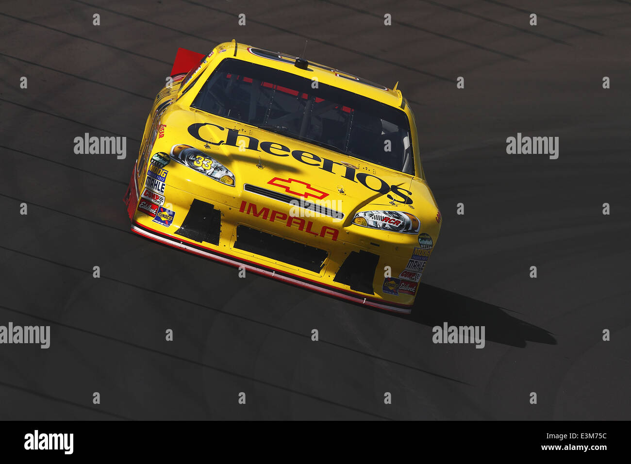 AVONDALE, AZ - OCT 5: Clint Bowyer (33) takes hot laps during a NASCAR ...