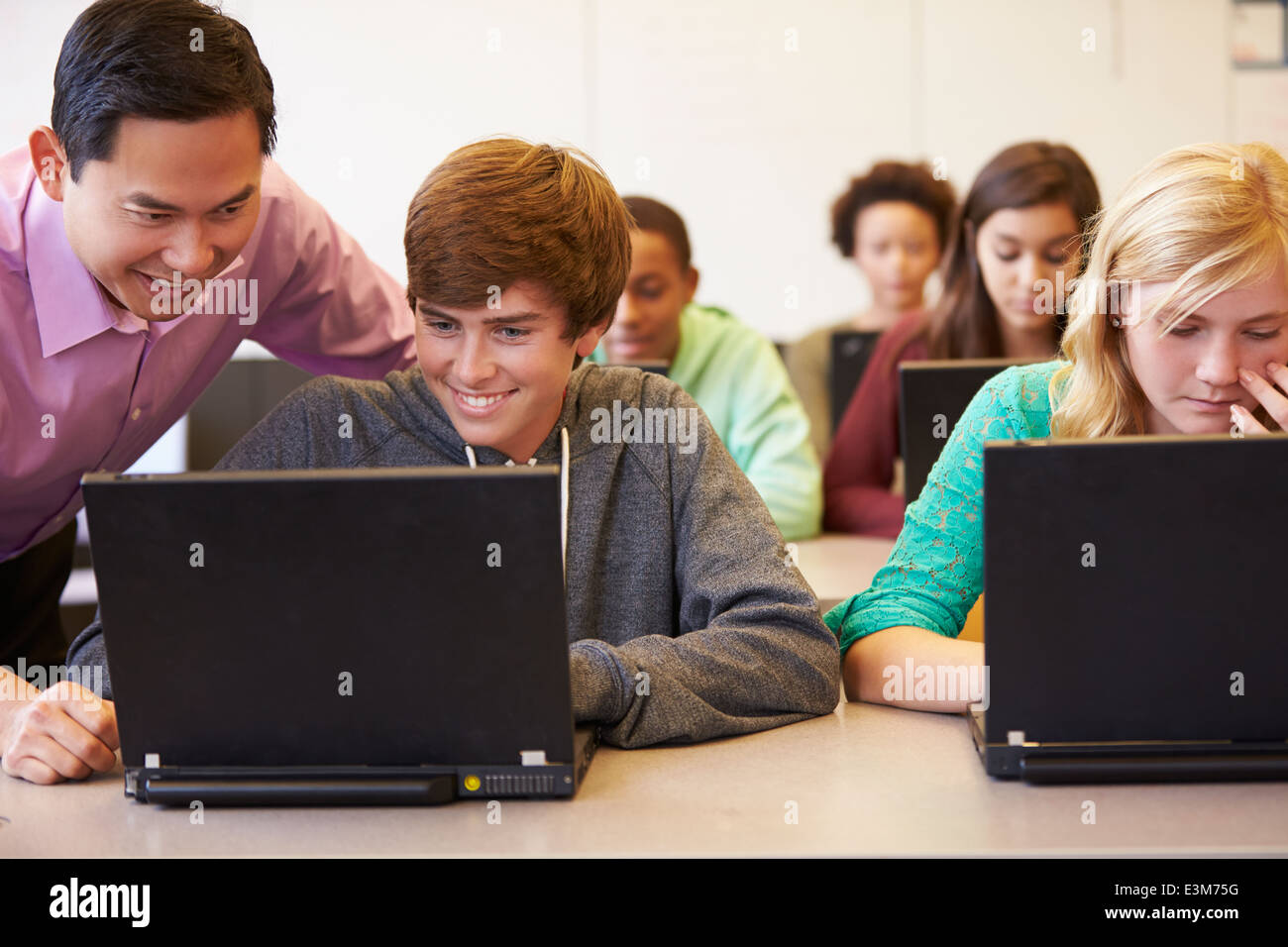 College students using laptops in class hi-res stock photography and ...