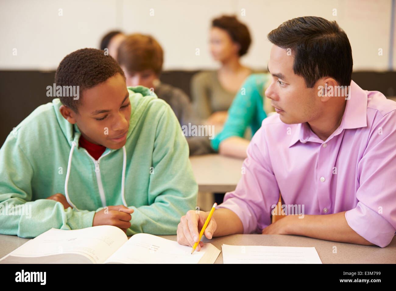 Group work at school hi-res stock photography and images - Alamy