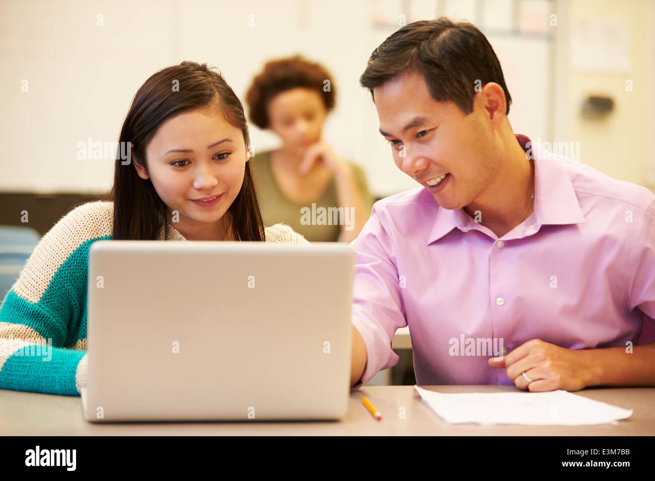 Black girl student using laptop hi-res stock photography and images - Alamy