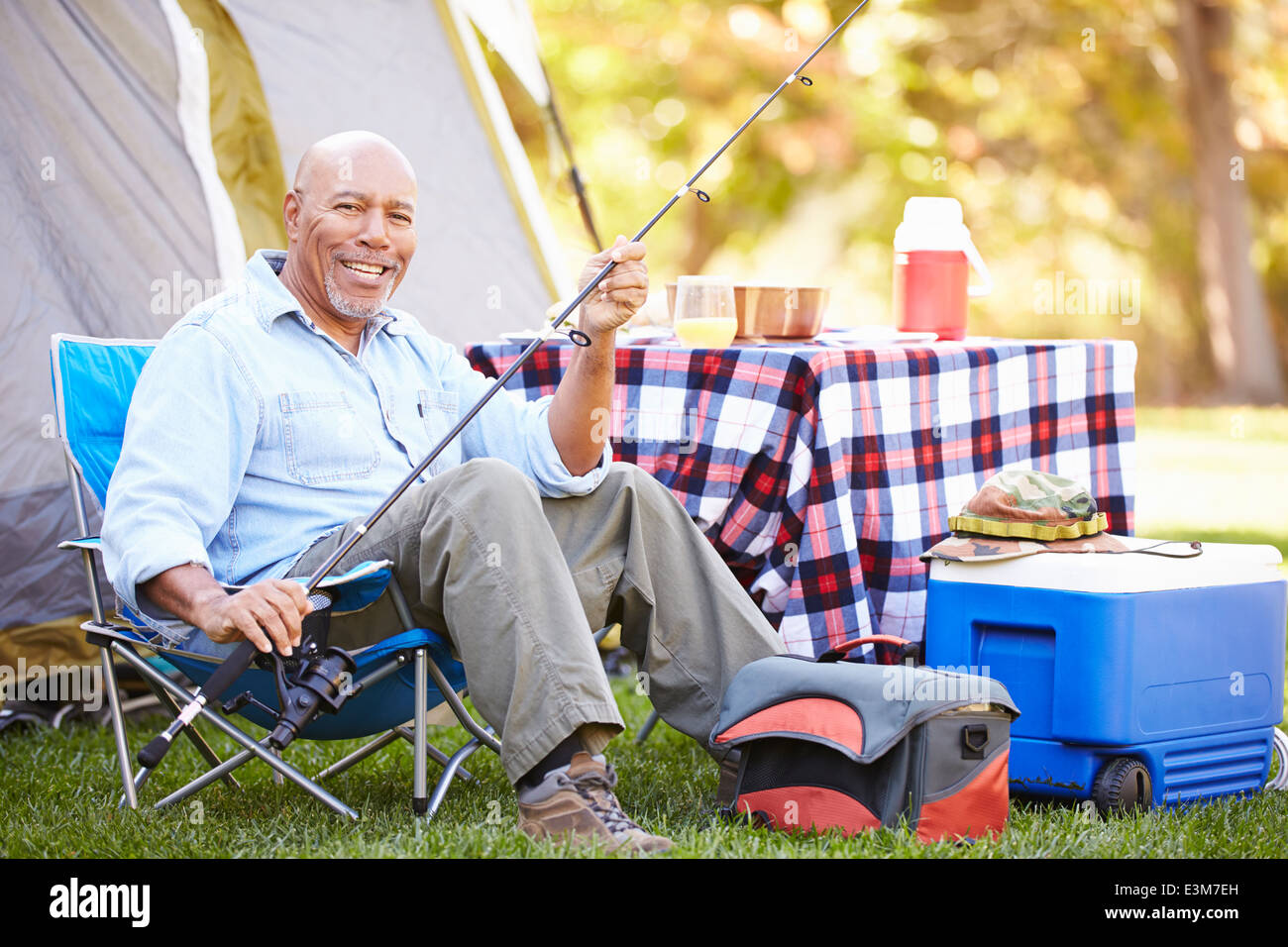 Camping man tent hi-res stock photography and images - Alamy