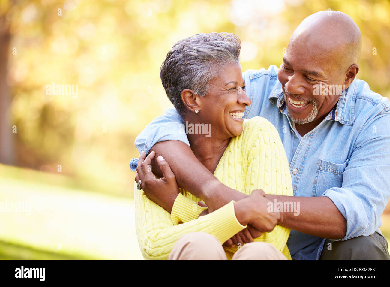 Senior mature couple sitting hi-res stock photography and images - Alamy
