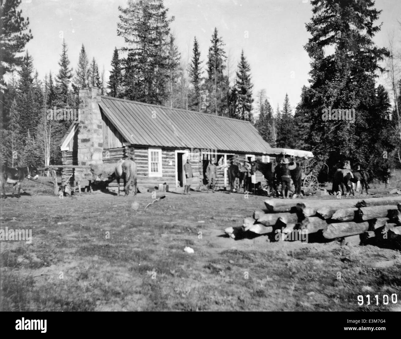 A historic photo of a ranger's cabin located in V-T Park, Kaibab ...