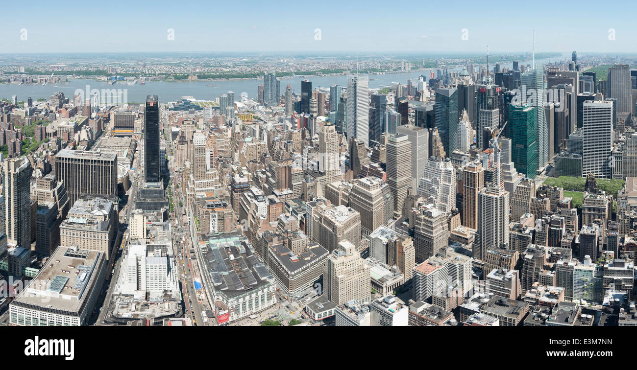 Blue skies over new york city hi-res stock photography and images - Alamy