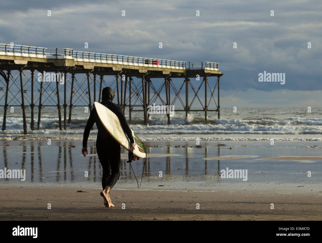Surfing yorkshire hi-res stock photography and images - Alamy