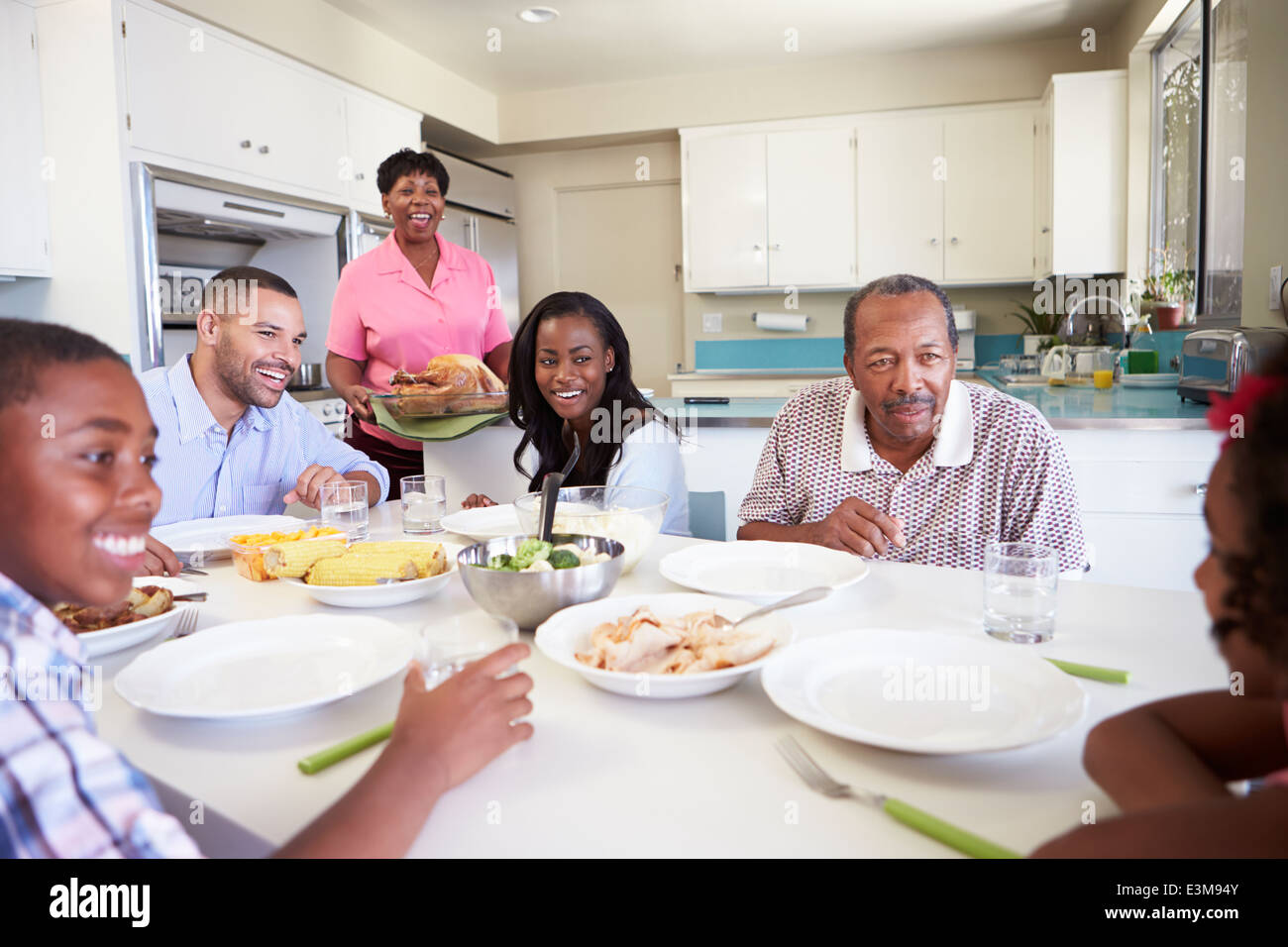 Family meal hi-res stock photography and images - Alamy