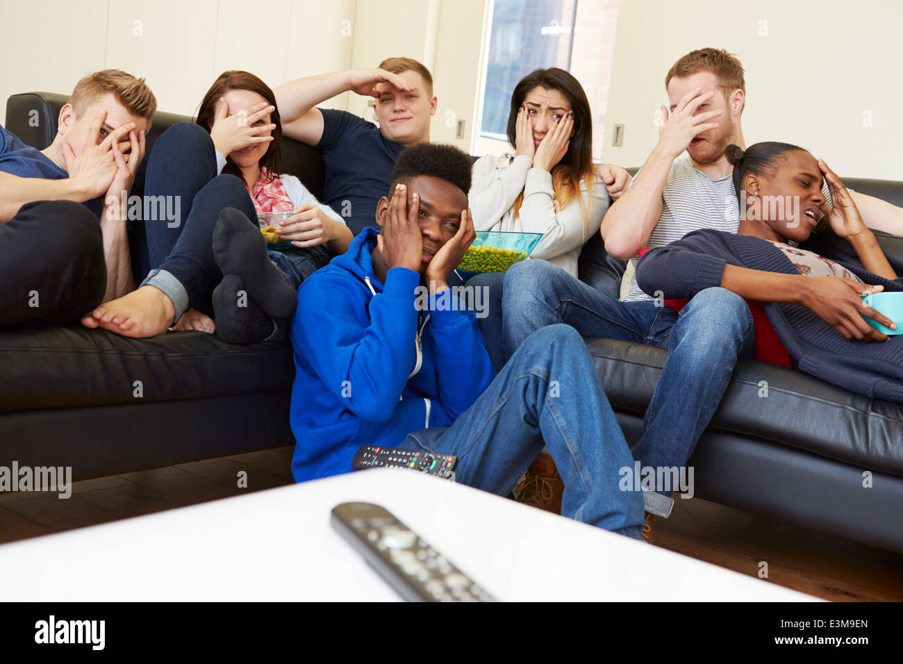 Female friends scared hi-res stock photography and images - Alamy
