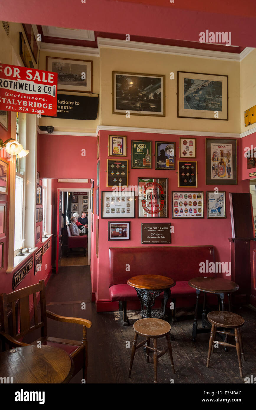 Original Victorian station buffet bar at Stalybridge station Stock ...