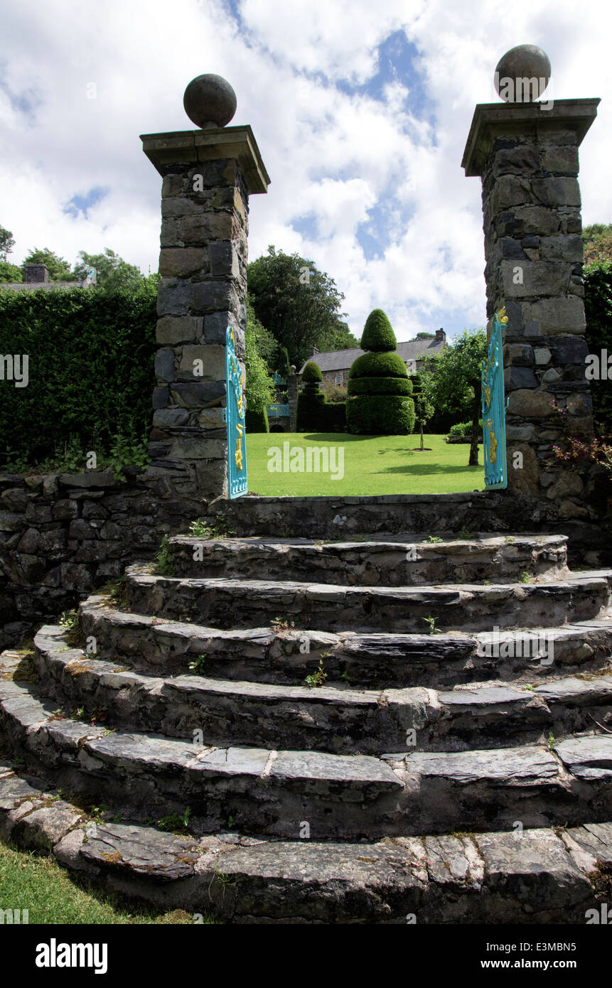 Plas Brondanw, Llanfrothen, Gwynedd, North Wales Stock Photo - Alamy