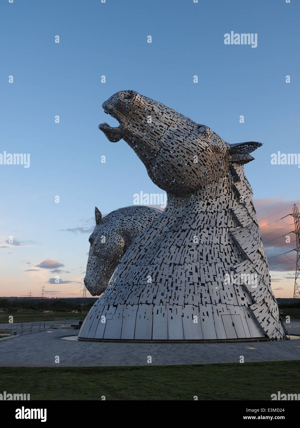 The magnificent Kelpies horse head sculptures, designed by Andy Scott ...