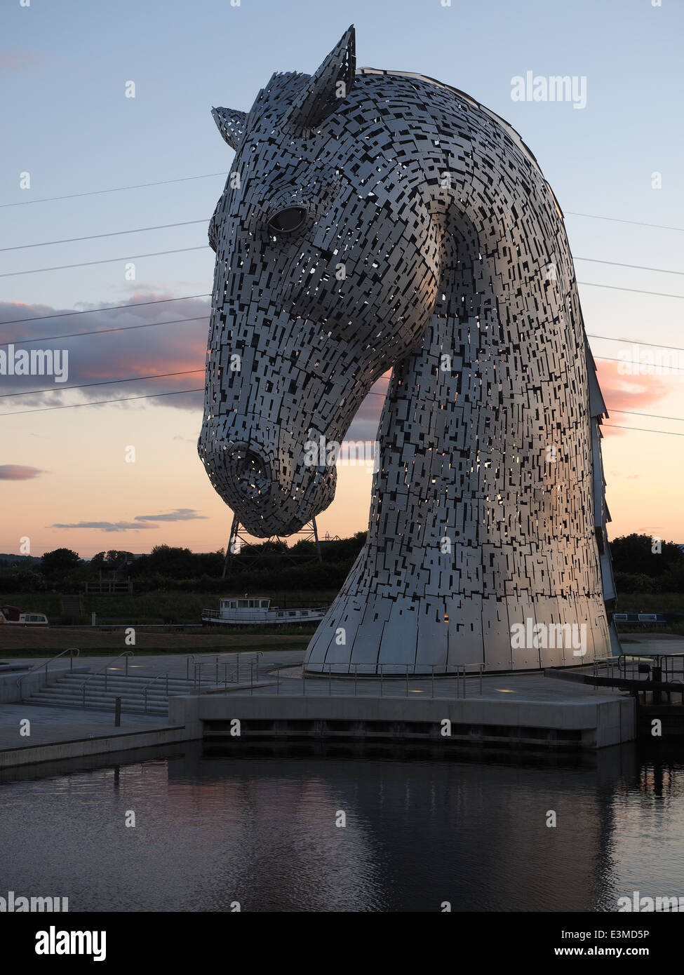 One of the magnificent Kelpies horse head sculptures, designed by Andy ...