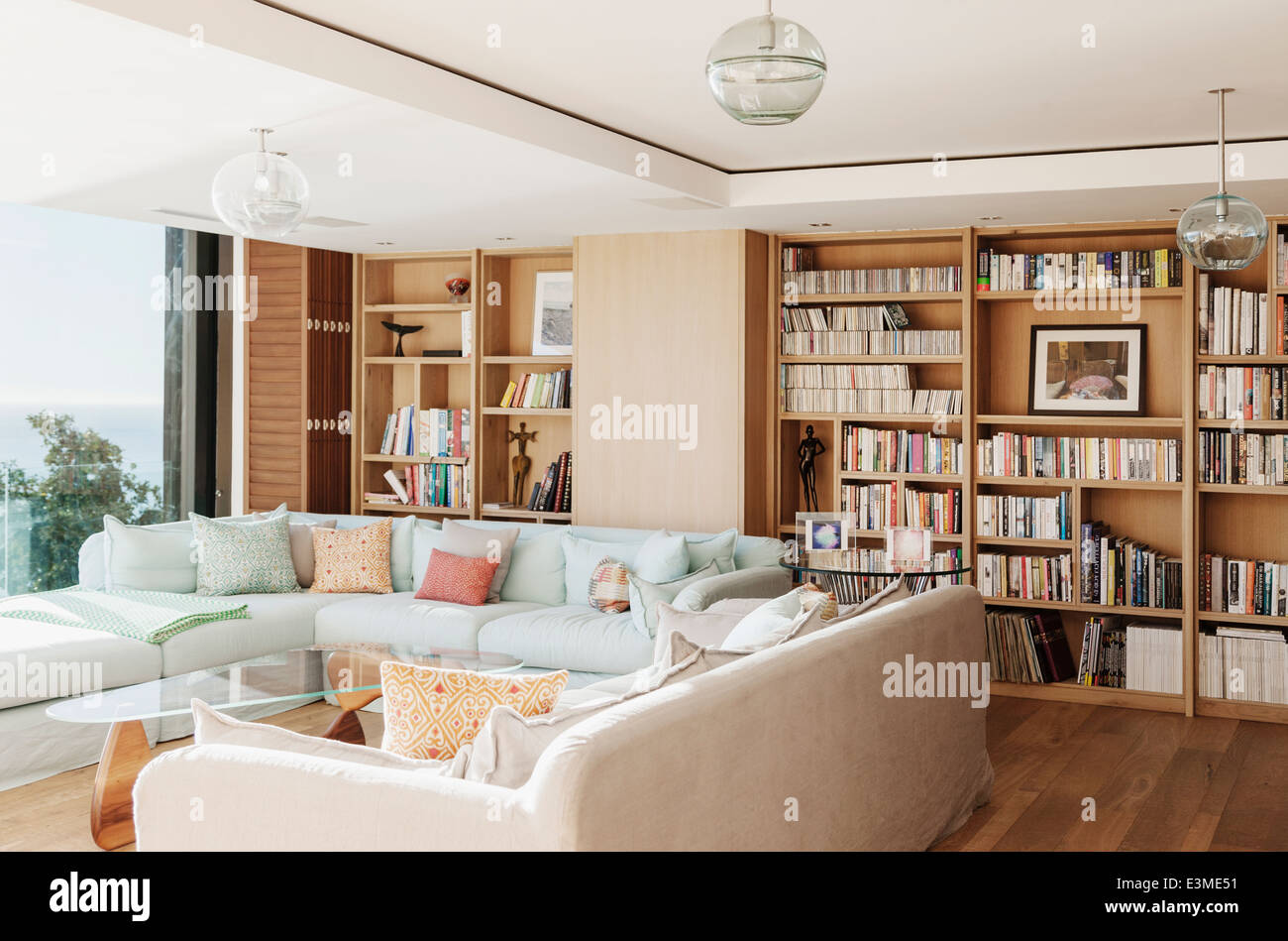 Sunny daylight interior hi-res stock photography and images - Alamy