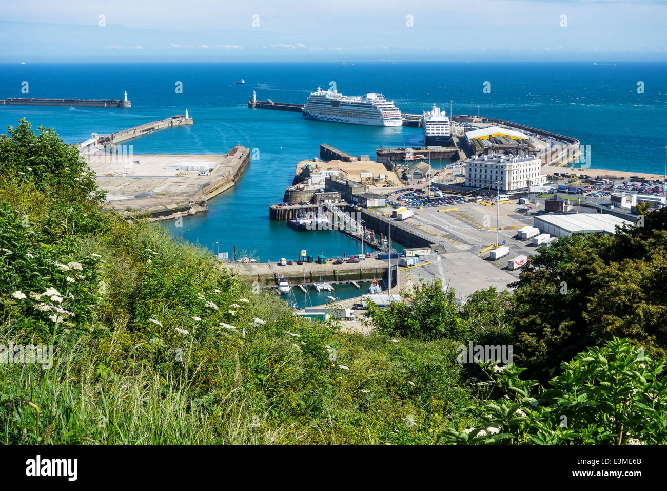 Dover cruise terminal from western hi-res stock photography and images ...