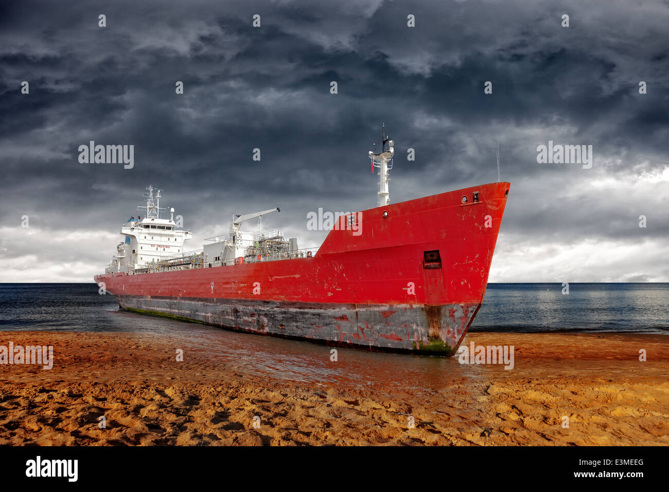 Beached tanker hi-res stock photography and images - Alamy