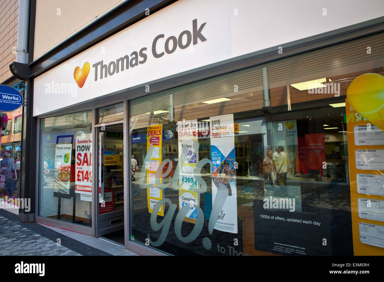 Thomas Cook Travel Agent shop Stock Photo - Alamy