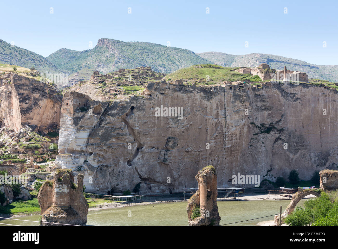 Old Tigris Bridge, Hasankeyf, Anatolia, Turkey Stock Photo - Alamy