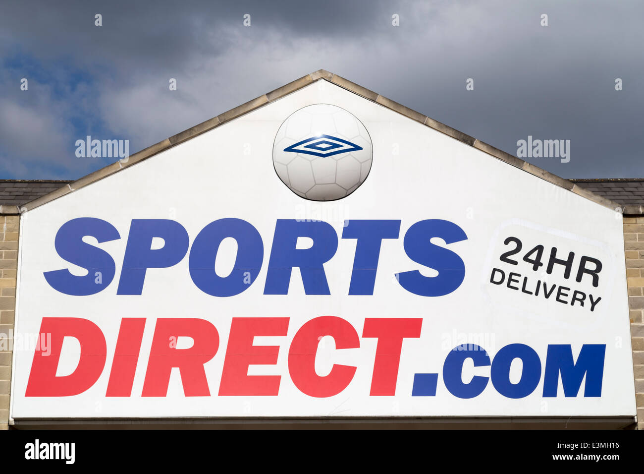 Sports direct retail park hi-res stock photography and images - Alamy