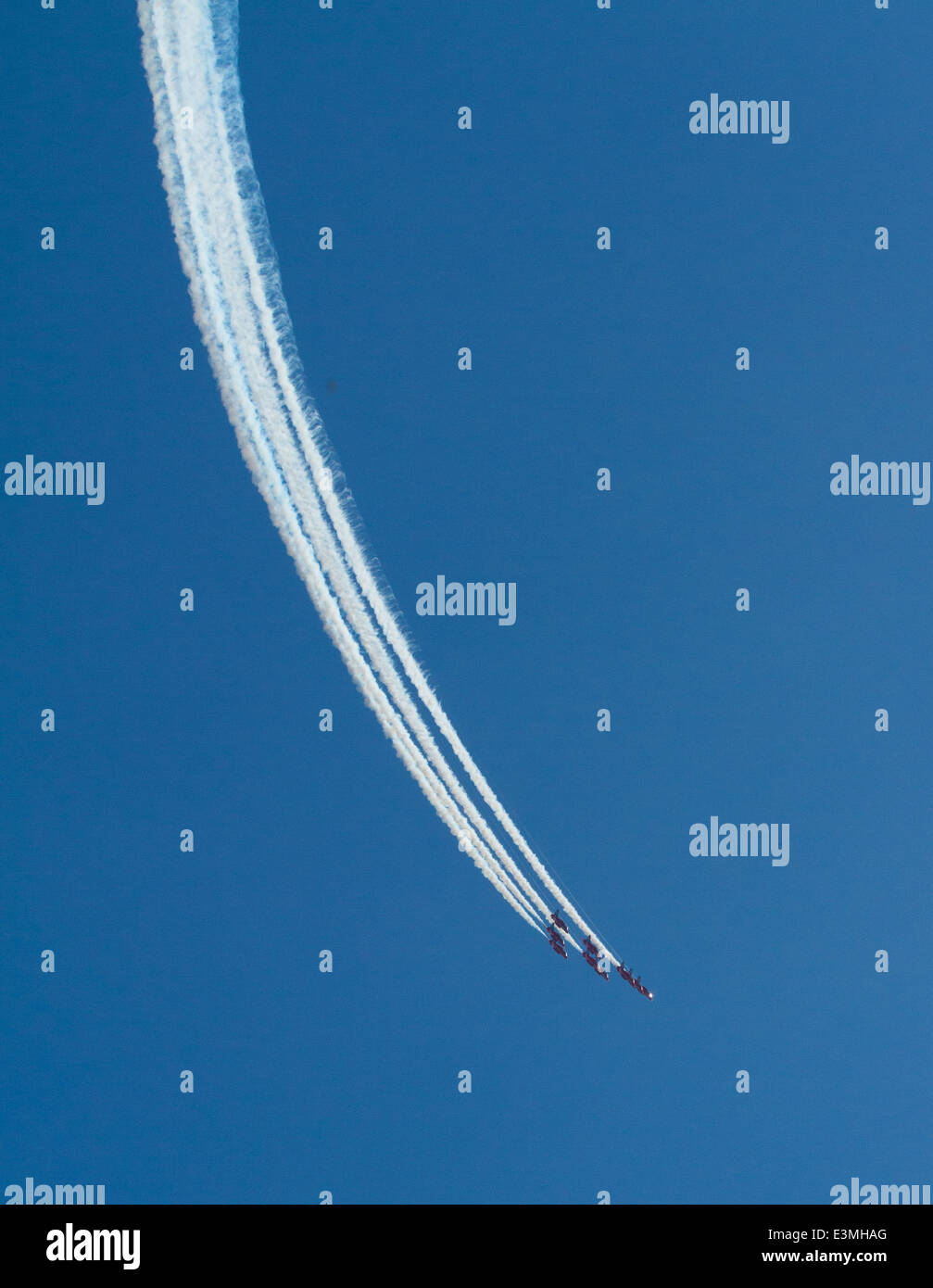 The Red Arrows jet planes British RAF aerobatic display team with ...