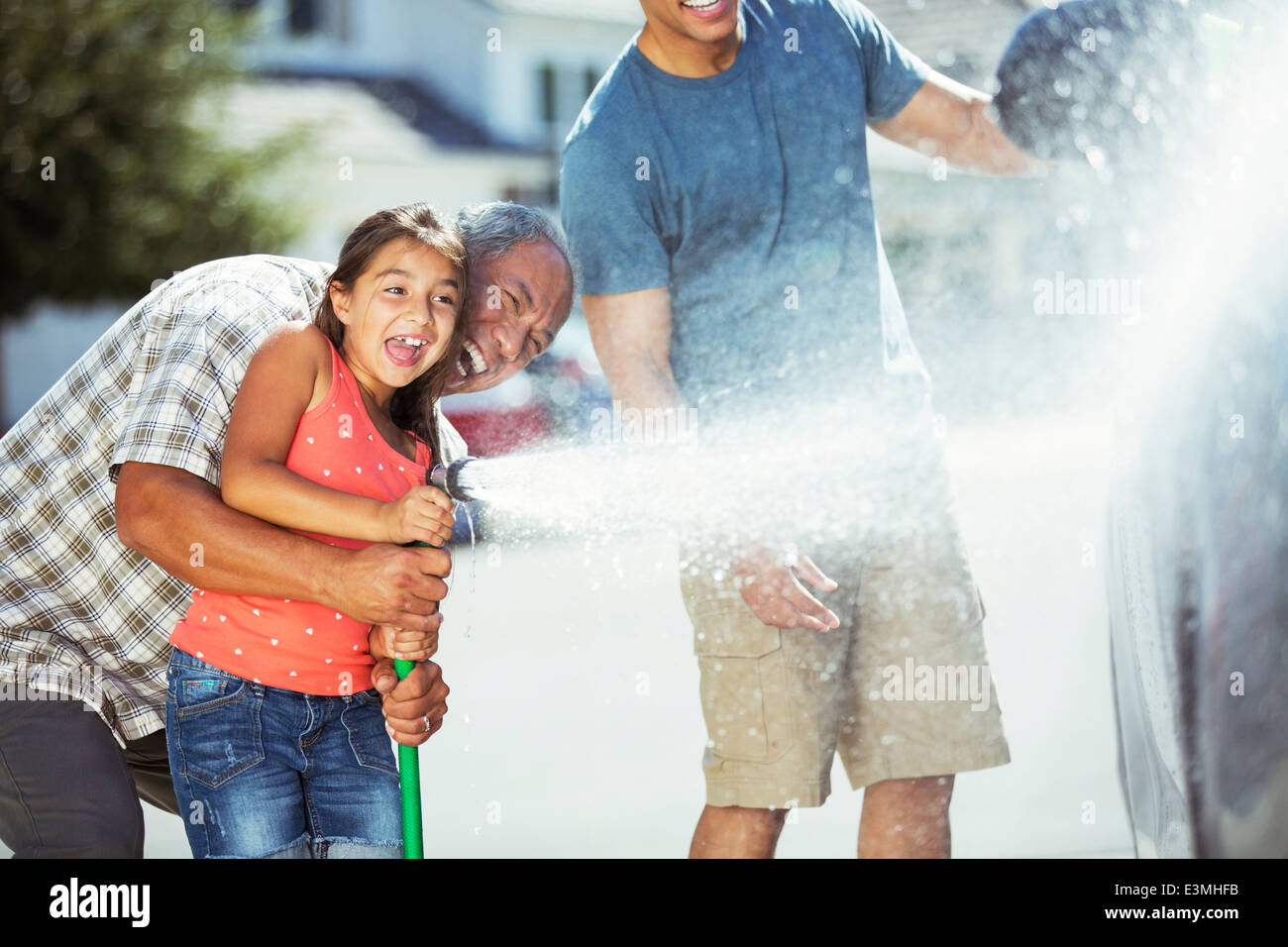 Family cleaning together hi-res stock photography and images - Alamy