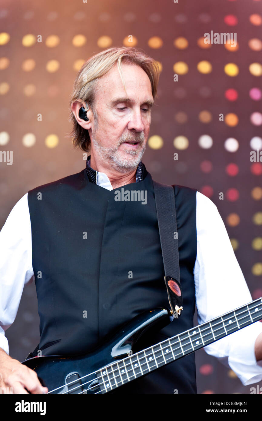 Mike and the Mechanics live on Kiel Week 2014, June 24; Genesis-Member ...