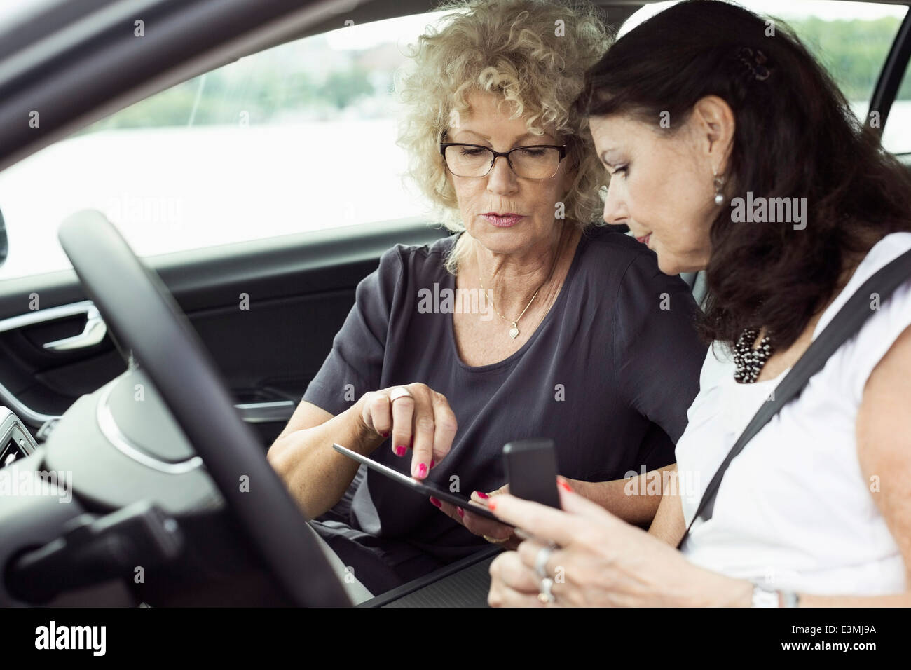 Digital dialogue hi-res stock photography and images - Alamy