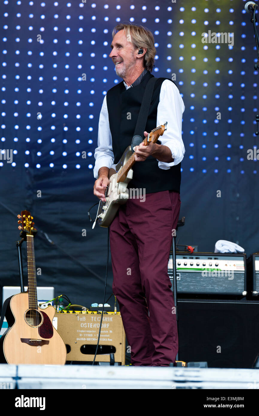 Mike rutherford hi-res stock photography and images - Alamy